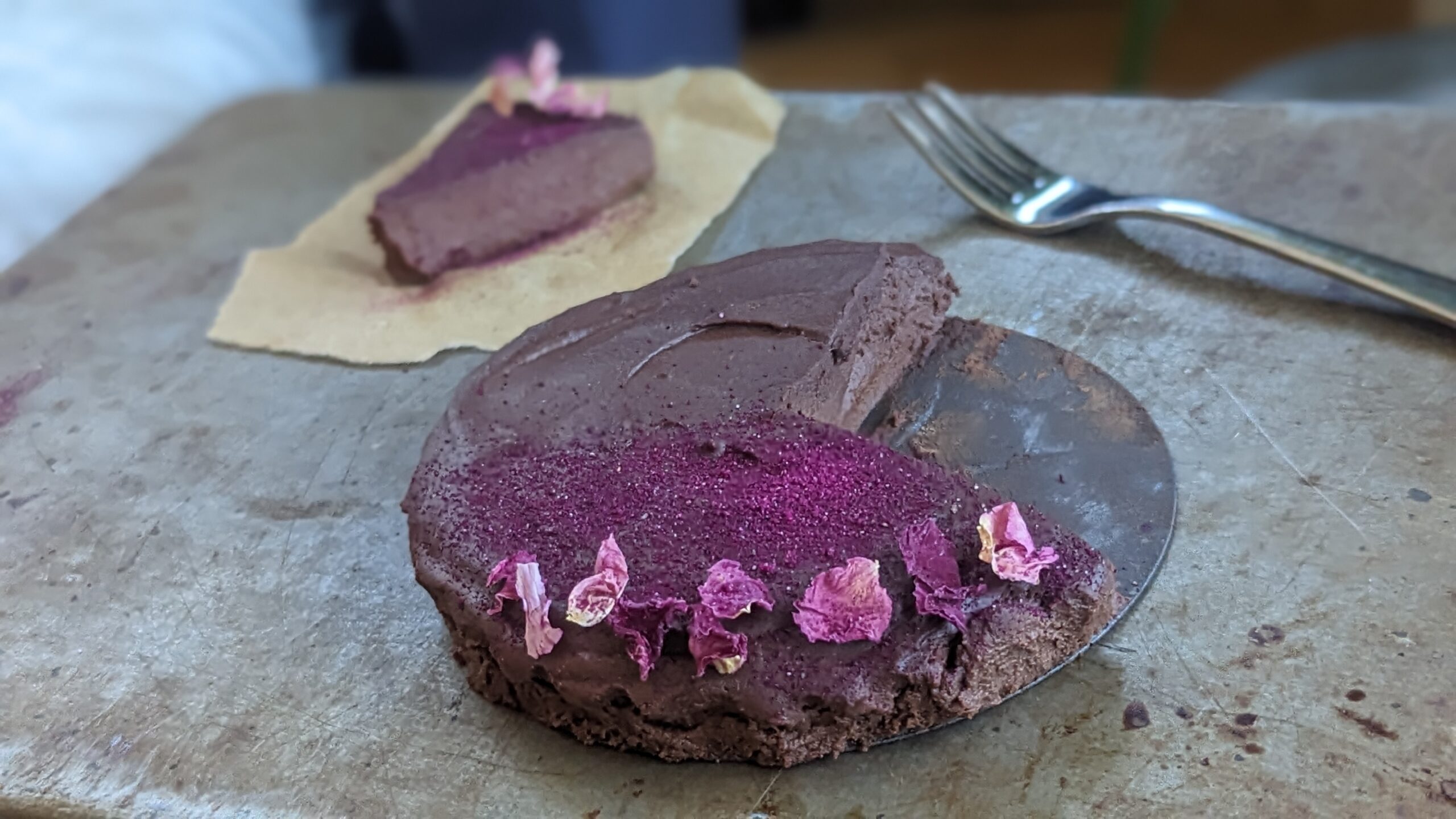 Mini Dark Chocolate Fudge Mousse Cake {df, gf} - happy eats healthy